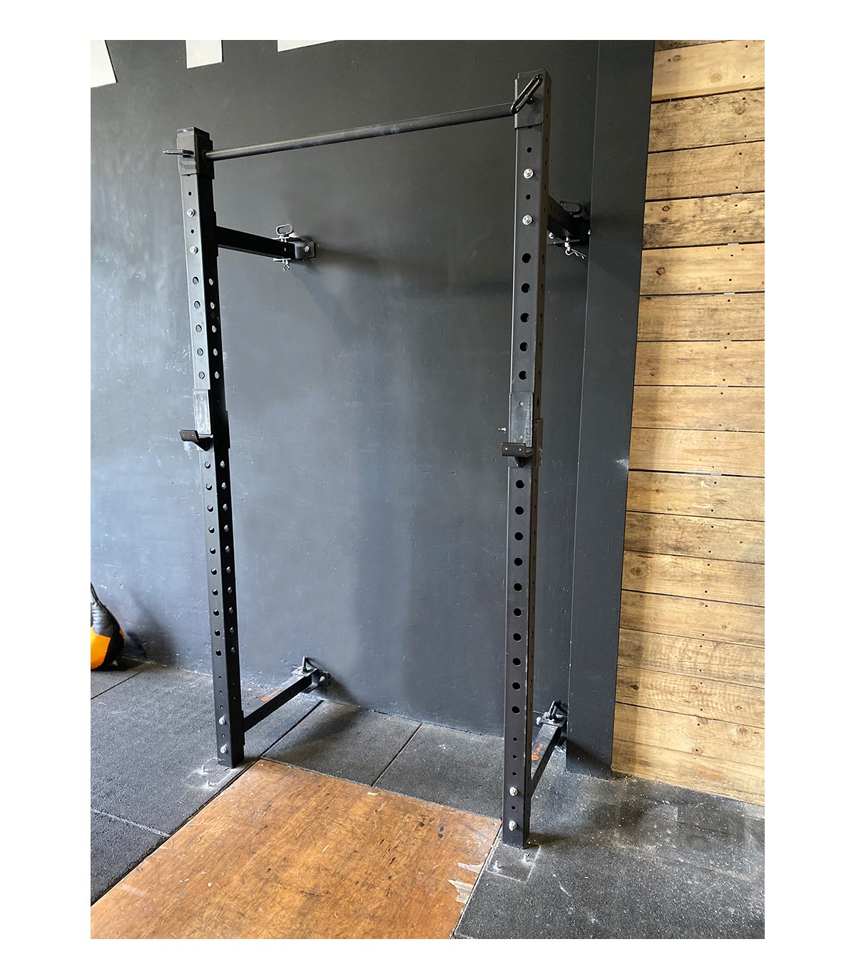 Foldable wall cage