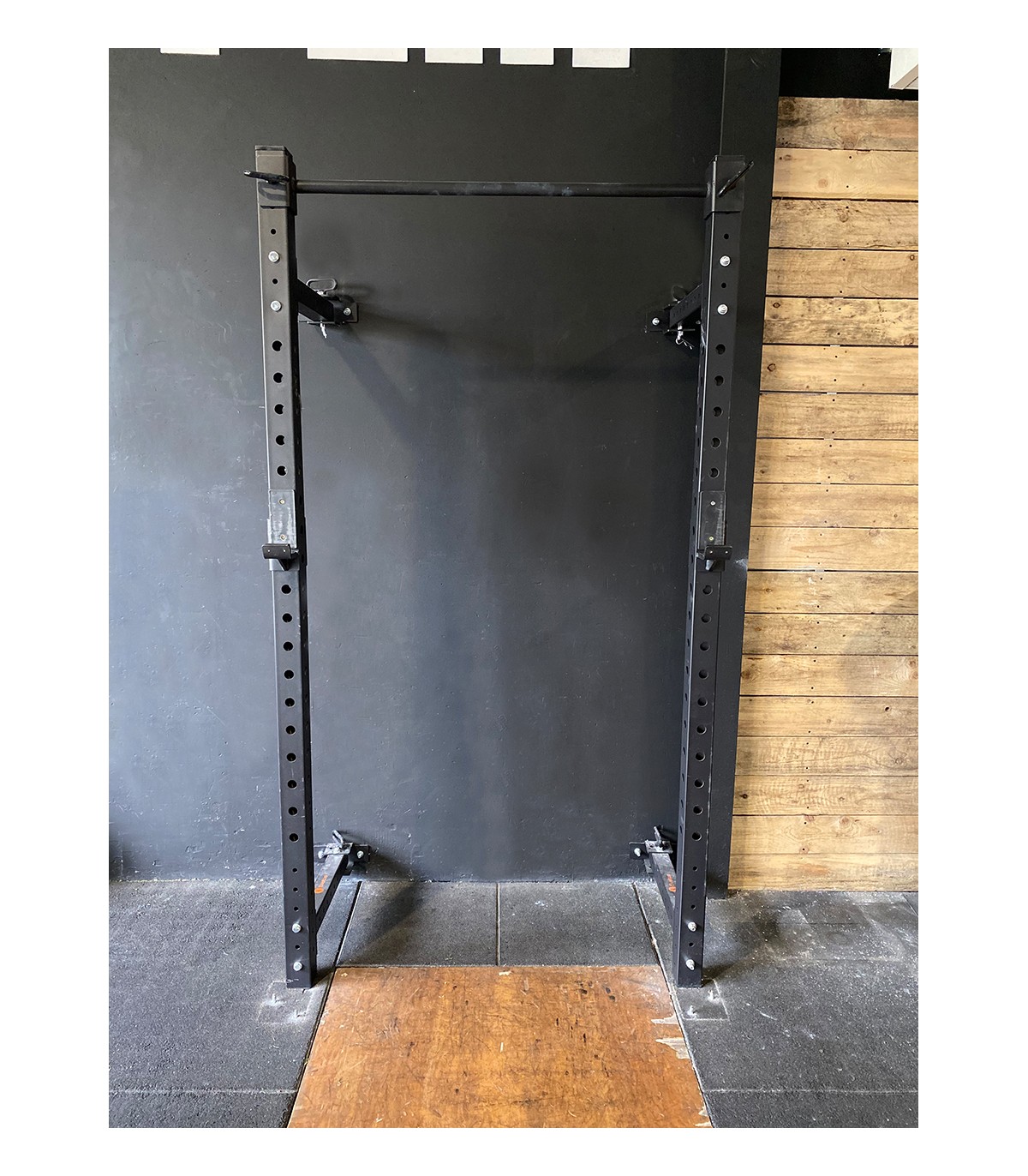 Foldable wall cage